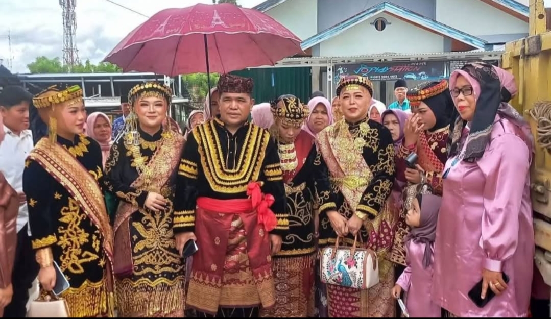 Mantan GM Radar Kerinci Devanan Munir Resmi Dikukuhkan sebagai Ninik ...